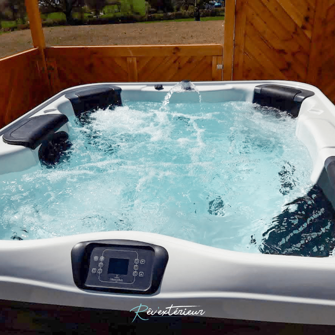 Un spa R6L de la gamme Comfort à Wilwerdange - Rêv'extérieur